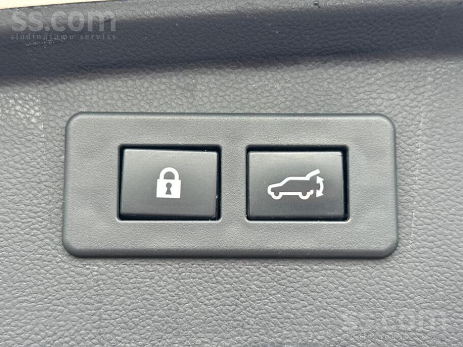 White Subaru Outback 2023 in Riga, with an engine capacity of 2.50 L and mileage of 69 thousand km for 28500 €, photo 27 on AUTOMOTO.COM.LV