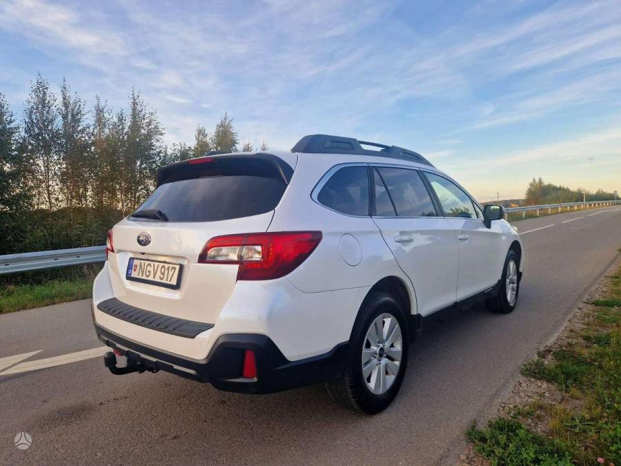 White Subaru Outback 2018 in Klaipeda, with an engine capacity of 2.50 L and mileage of 112 thousand km for 14100 €, photo 6 on AUTOMOTO.COM.LV