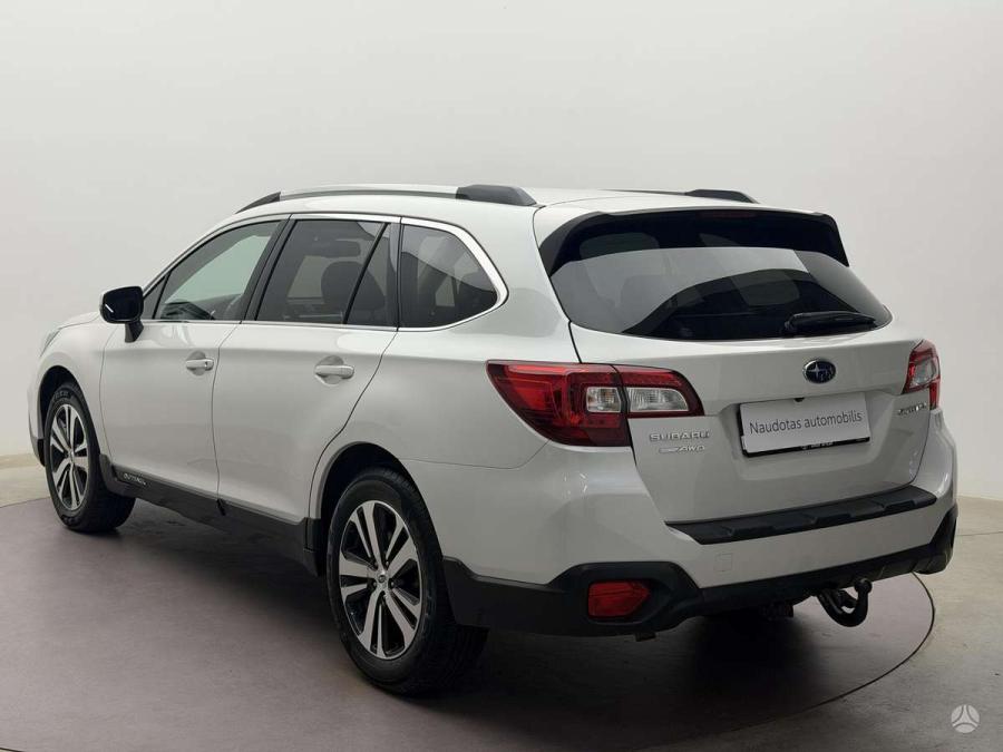 White Subaru Outback 2019 in Panevezys, with an engine capacity of 2.50 L and mileage of 195 thousand km for 15990 €, photo 8 on AUTOMOTO.COM.LV