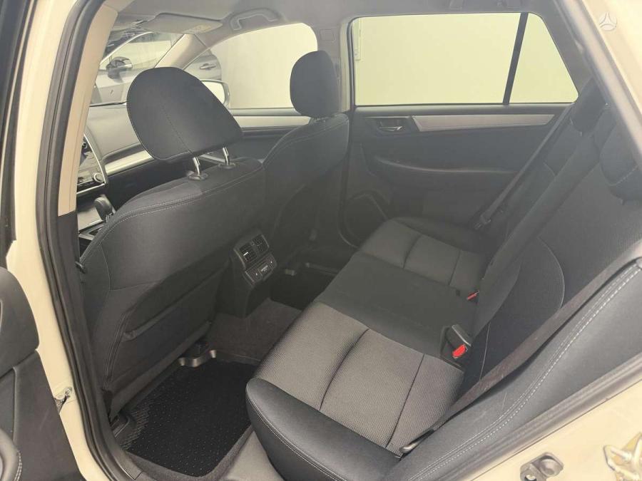 White Subaru Outback 2019 in Panevezys, with an engine capacity of 2.50 L and mileage of 195 thousand km for 15990 €, photo 14 on AUTOMOTO.COM.LV