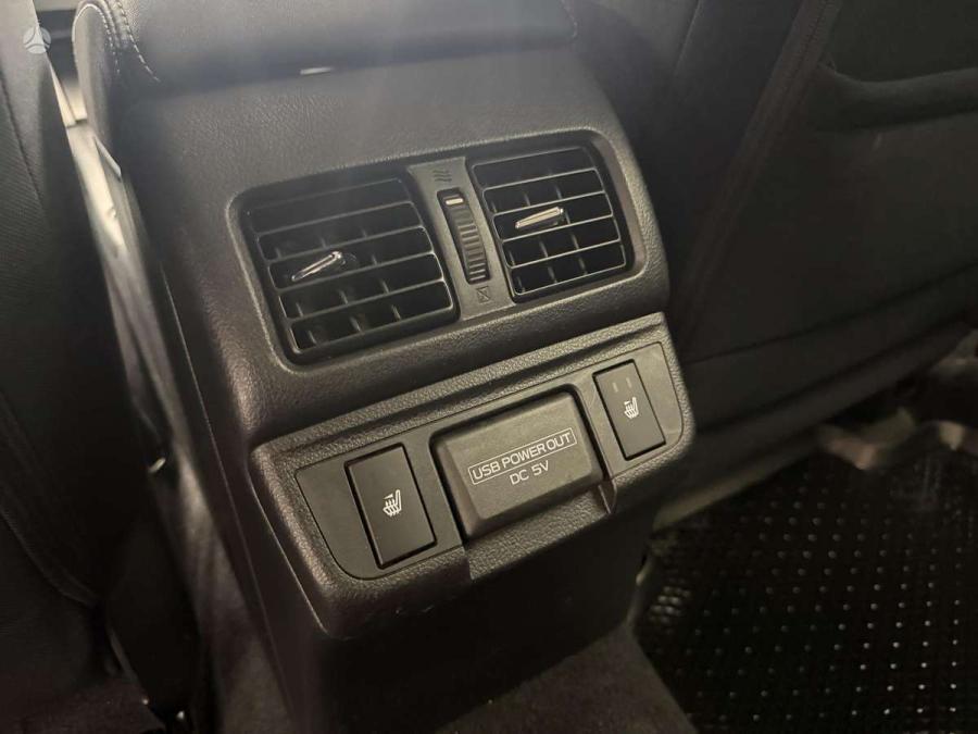 White Subaru Outback 2019 in Panevezys, with an engine capacity of 2.50 L and mileage of 195 thousand km for 15990 €, photo 15 on AUTOMOTO.COM.LV