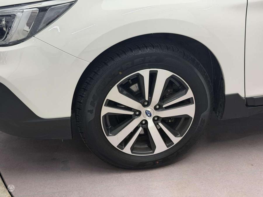 White Subaru Outback 2019 in Panevezys, with an engine capacity of 2.50 L and mileage of 195 thousand km for 15990 €, photo 42 on AUTOMOTO.COM.LV