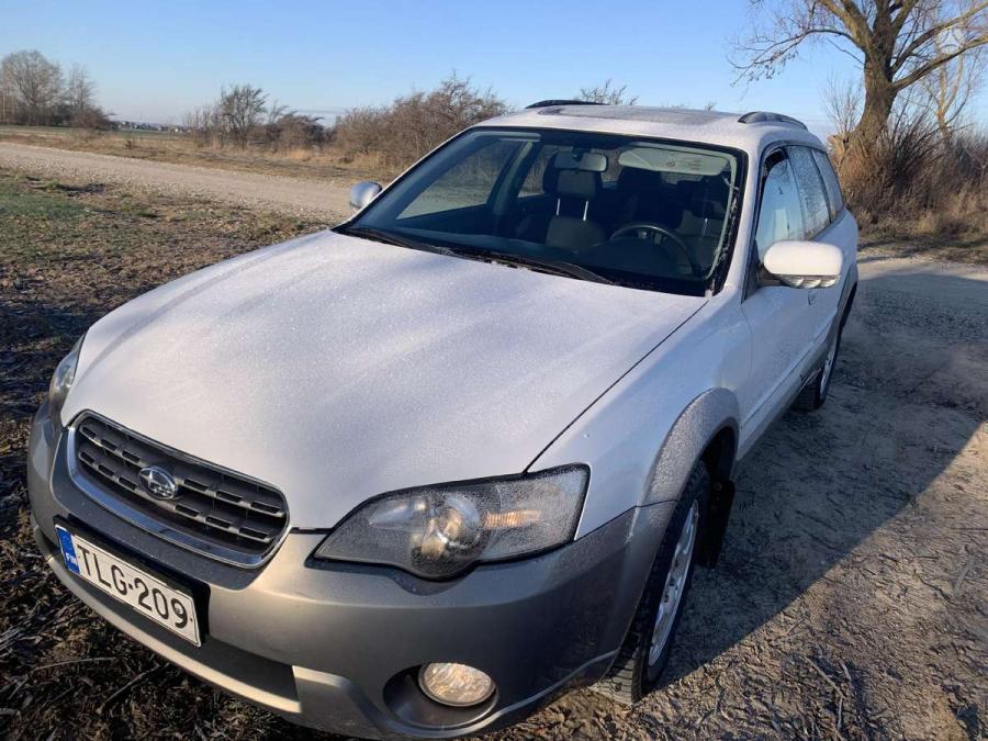 White Subaru Outback 2004 in Marijampole, with an engine capacity of 2.46 L and mileage of 265 thousand km for 2800 €, photo 1 on AUTOMOTO.COM.LV
