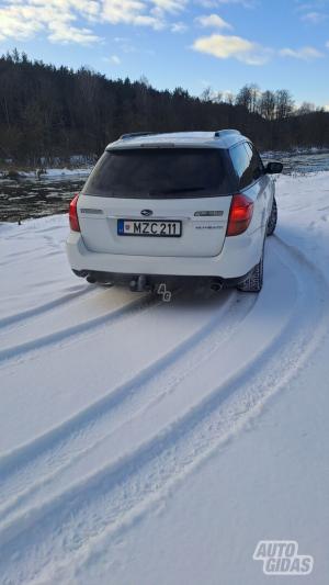 White Subaru Outback 2004 in Vilnius, with an engine capacity of 3.00 L and mileage of 366 thousand km for 2900 €, photo 2 on AUTOMOTO.COM.LV