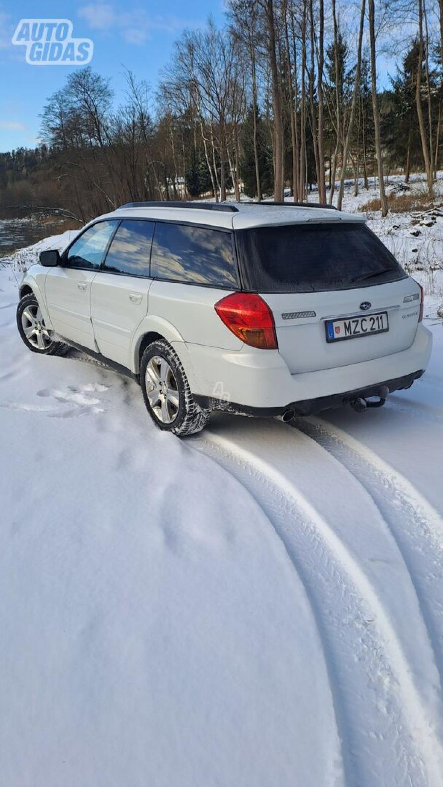White Subaru Outback 2004 in Vilnius, with an engine capacity of 3.00 L and mileage of 366 thousand km for 2900 €, photo 3 on AUTOMOTO.COM.LV