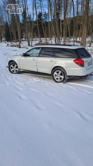 White Subaru Outback 2004 in Vilnius, with an engine capacity of 3.00 L and mileage of 366 thousand km for 2900 €, photo 4 on AUTOMOTO.COM.LV