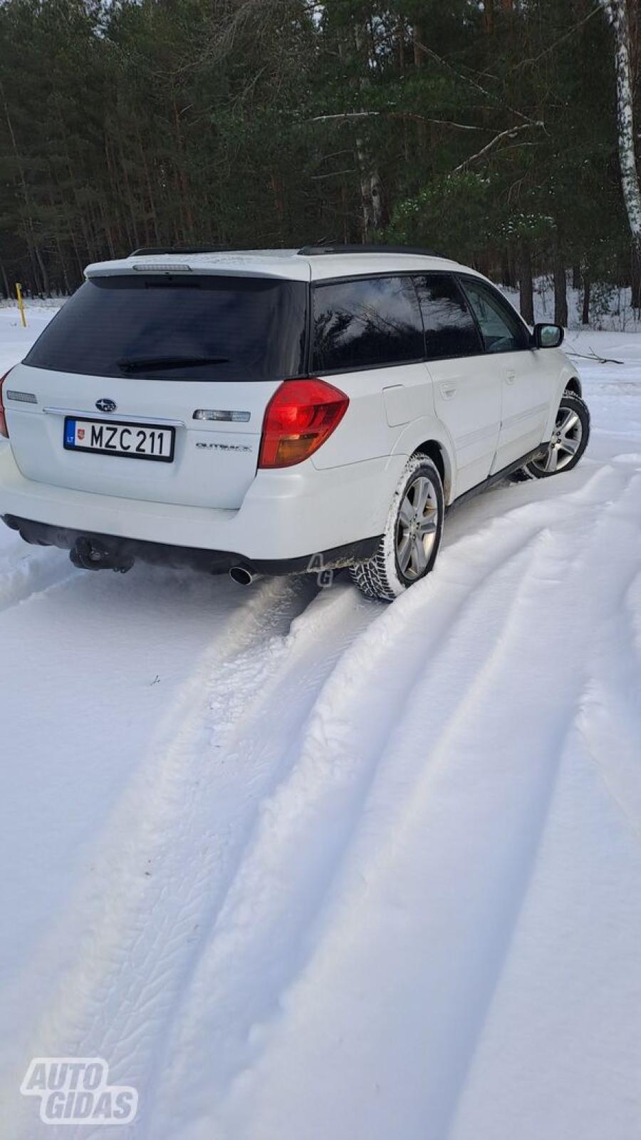 White Subaru Outback 2004 in Vilnius, with an engine capacity of 3.00 L and mileage of 366 thousand km for 2900 €, photo 16 on AUTOMOTO.COM.LV