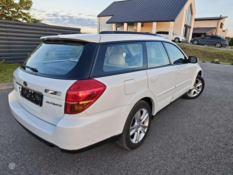 White Subaru Outback 2006 in Vilnius, with an engine capacity of 3.00 L and mileage of 217 thousand km for 4650 €, photo 3 on AUTOMOTO.COM.LV