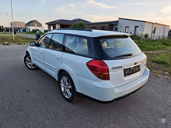 White Subaru Outback 2006 in Vilnius, with an engine capacity of 3.00 L and mileage of 217 thousand km for 4650 €, photo 4 on AUTOMOTO.COM.LV