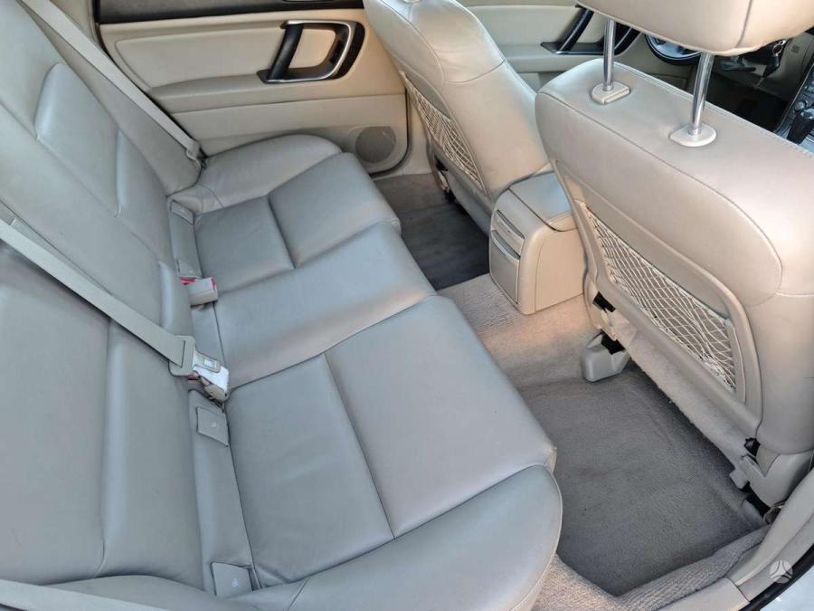 White Subaru Outback 2006 in Vilnius, with an engine capacity of 3.00 L and mileage of 217 thousand km for 4650 €, photo 10 on AUTOMOTO.COM.LV
