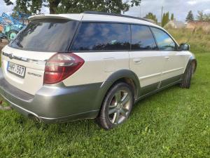 White Subaru Outback 2007 in Skuodas, with an engine capacity of 2.50 L and mileage of 410 thousand km for 2400 €, photo 12 on AUTOMOTO.COM.LV