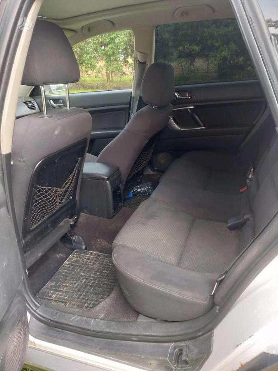 White Subaru Outback 2007 in Skuodas, with an engine capacity of 2.50 L and mileage of 410 thousand km for 2400 €, photo 13 on AUTOMOTO.COM.LV