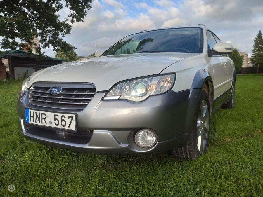 White Subaru Outback 2007 in Skuodas, with an engine capacity of 2.50 L and mileage of 410 thousand km for 2400 €, photo 16 on AUTOMOTO.COM.LV