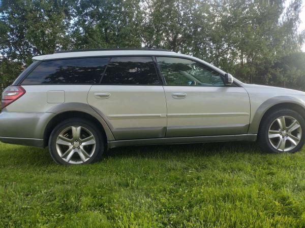 Balts Subaru Outback 2007 Skuodas, ar dzinēja tilpumu 2.50 L un nobraukumu 410 tūkst. km par 2400 €, foto 3 vietnē AUTOMOTO.COM.LV
