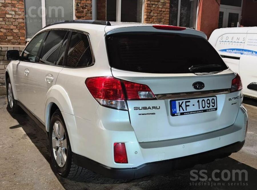 White Subaru Outback 2010 in Riga, with an engine capacity of 2.50 L and mileage of 323 thousand km for 4600 €, photo 2 on AUTOMOTO.COM.LV