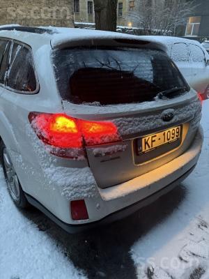 White Subaru Outback 2010 in Riga, with an engine capacity of 2.50 L and mileage of 323 thousand km for 4600 €, photo 6 on AUTOMOTO.COM.LV