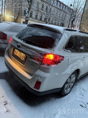 White Subaru Outback 2010 in Riga, with an engine capacity of 2.50 L and mileage of 323 thousand km for 4600 €, photo 7 on AUTOMOTO.COM.LV