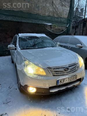 White Subaru Outback 2010 in Riga, with an engine capacity of 2.50 L and mileage of 323 thousand km for 4600 €, photo 8 on AUTOMOTO.COM.LV