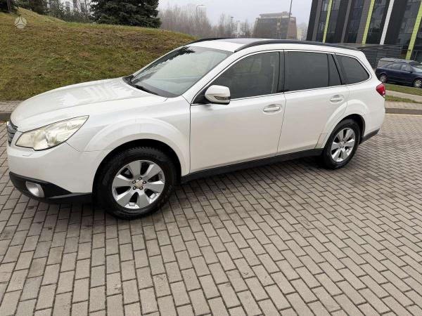 Balts Subaru Outback 2010 Viļņa, ar dzinēja tilpumu 2.46 L un nobraukumu 322 tūkst. km par 4600 €, foto 2 vietnē AUTOMOTO.COM.LV