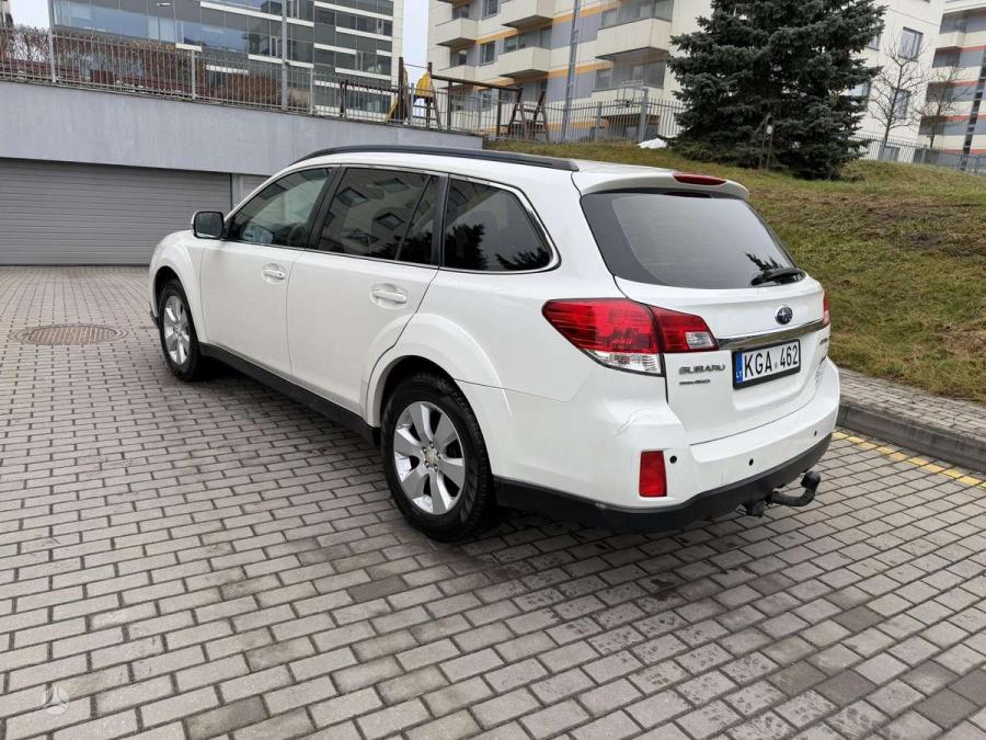 Balts Subaru Outback 2010 Viļņa, ar dzinēja tilpumu 2.46 L un nobraukumu 322 tūkst. km par 4600 €, foto 3 vietnē AUTOMOTO.COM.LV