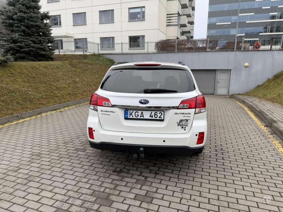 Balts Subaru Outback 2010 Viļņa, ar dzinēja tilpumu 2.46 L un nobraukumu 322 tūkst. km par 4600 €, foto 4 vietnē AUTOMOTO.COM.LV