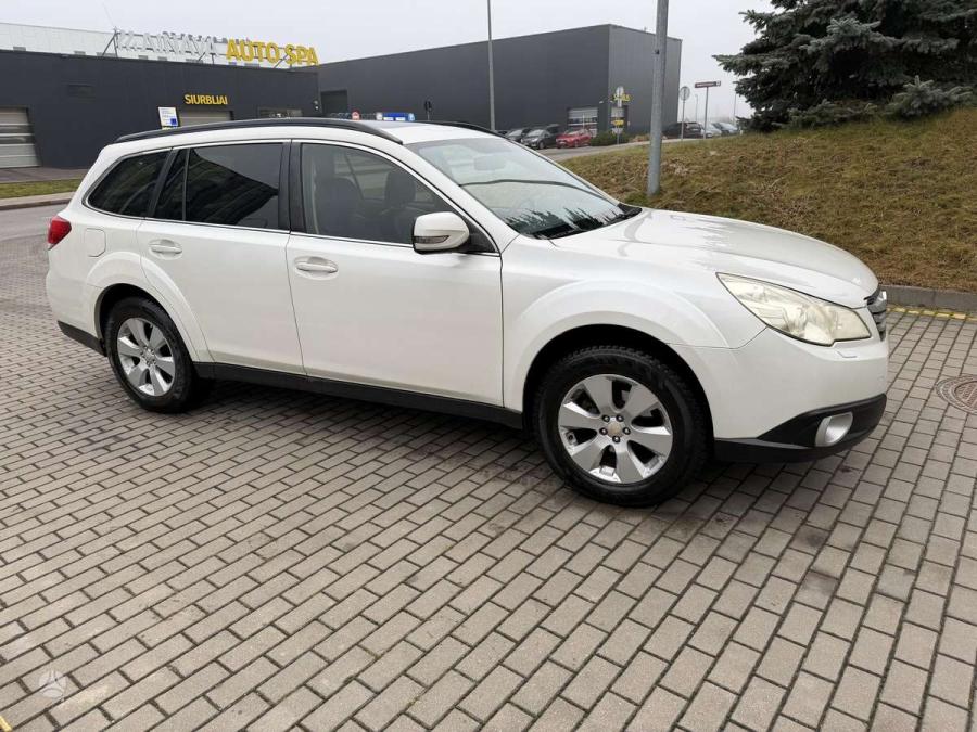 Balts Subaru Outback 2010 Viļņa, ar dzinēja tilpumu 2.46 L un nobraukumu 322 tūkst. km par 4600 €, foto 7 vietnē AUTOMOTO.COM.LV