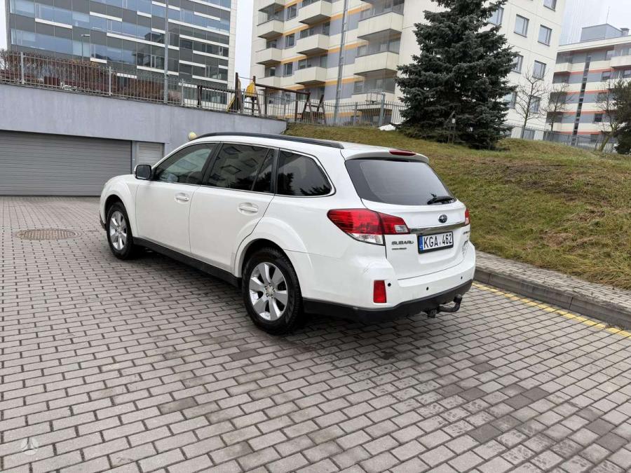 Balts Subaru Outback 2010 Viļņa, ar dzinēja tilpumu 2.46 L un nobraukumu 322 tūkst. km par 4600 €, foto 9 vietnē AUTOMOTO.COM.LV