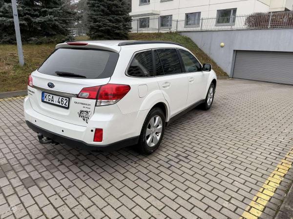 White Subaru Outback 2010 in Vilnius, with an engine capacity of 2.50 L and mileage of 323 thousand km for 4600 €, photo 7 on AUTOMOTO.COM.LV