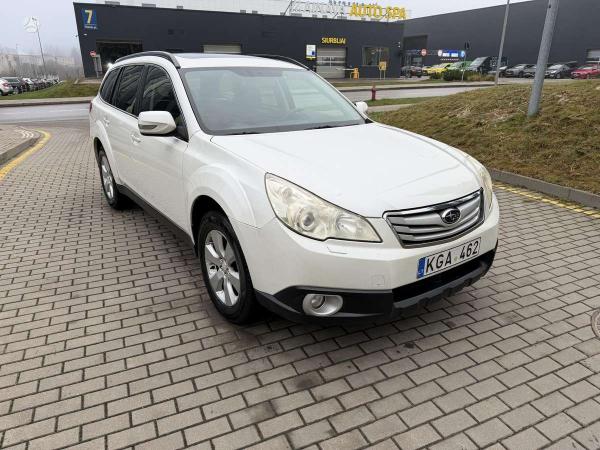 White Subaru Outback 2010 in Vilnius, with an engine capacity of 2.50 L and mileage of 323 thousand km for 4600 €, photo 8 on AUTOMOTO.COM.LV