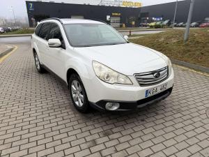 White Subaru Outback 2010 in Vilnius, with an engine capacity of 2.50 L and mileage of 323 thousand km for 4600 €, photo 8 on AUTOMOTO.COM.LV