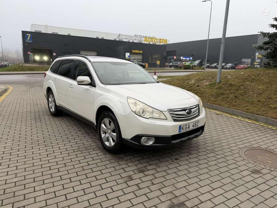 White Subaru Outback 2010 in Vilnius, with an engine capacity of 2.50 L and mileage of 323 thousand km for 4600 €, photo 11 on AUTOMOTO.COM.LV