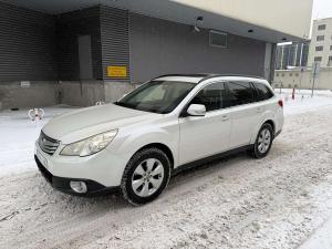 White Subaru Outback 2010 in Vilnius, with an engine capacity of 2.50 L and mileage of 322 thousand km for 4600 €, photo  on AUTOMOTO.COM.LV
