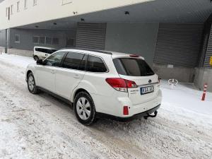 White Subaru Outback 2010 in Vilnius, with an engine capacity of 2.50 L and mileage of 322 thousand km for 4600 €, photo 3 on AUTOMOTO.COM.LV