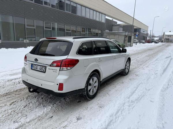 White Subaru Outback 2010 in Vilnius, with an engine capacity of 2.50 L and mileage of 322 thousand km for 4600 €, photo 5 on AUTOMOTO.COM.LV