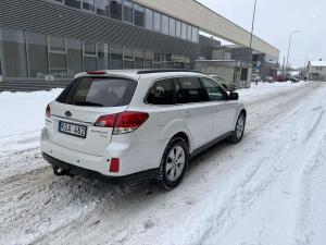 White Subaru Outback 2010 in Vilnius, with an engine capacity of 2.50 L and mileage of 322 thousand km for 4600 €, photo 5 on AUTOMOTO.COM.LV