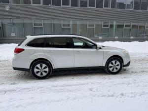 White Subaru Outback 2010 in Vilnius, with an engine capacity of 2.50 L and mileage of 322 thousand km for 4600 €, photo 6 on AUTOMOTO.COM.LV