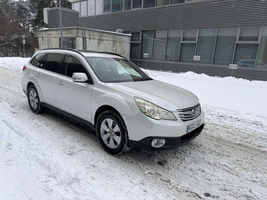 White Subaru Outback 2010 in Vilnius, with an engine capacity of 2.50 L and mileage of 322 thousand km for 4600 €, photo 7 on AUTOMOTO.COM.LV