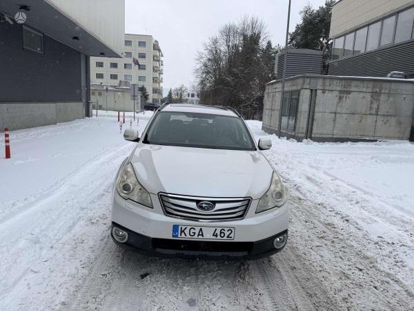 White Subaru Outback 2010 in Vilnius, with an engine capacity of 2.50 L and mileage of 322 thousand km for 4600 €, photo 8 on AUTOMOTO.COM.LV
