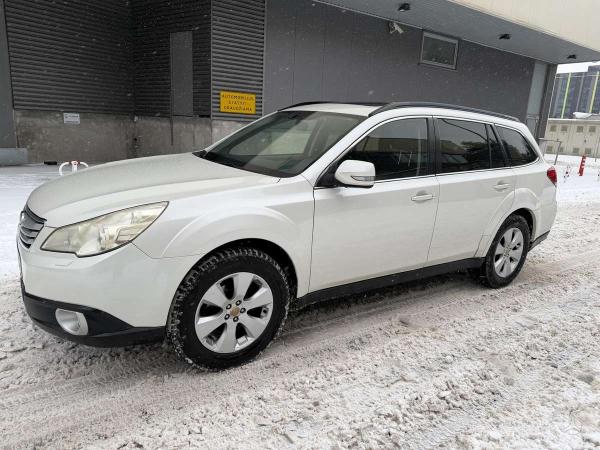 White Subaru Outback 2010 in Vilnius, with an engine capacity of 2.50 L and mileage of 322 thousand km for 4600 €, photo 10 on AUTOMOTO.COM.LV