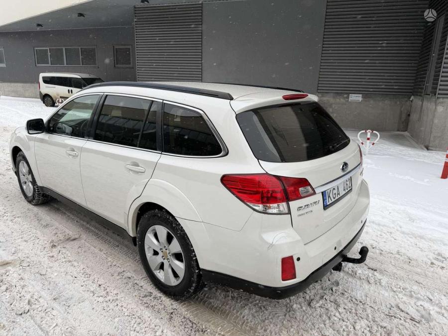 White Subaru Outback 2010 in Vilnius, with an engine capacity of 2.50 L and mileage of 322 thousand km for 4600 €, photo 11 on AUTOMOTO.COM.LV