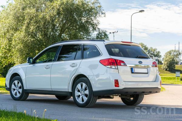 Balts Subaru Outback 2010 Rīga, ar dzinēja tilpumu 2.50 L un nobraukumu 259 tūkst. km par 5250 €, foto 1 vietnē AUTOMOTO.COM.LV
