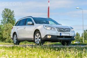 White Subaru Outback 2010 in Riga, with an engine capacity of 2.50 L and mileage of 259 thousand km for 5250 €, photo 6 on AUTOMOTO.COM.LV
