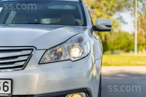 White Subaru Outback 2010 in Riga, with an engine capacity of 2.50 L and mileage of 259 thousand km for 5250 €, photo 7 on AUTOMOTO.COM.LV