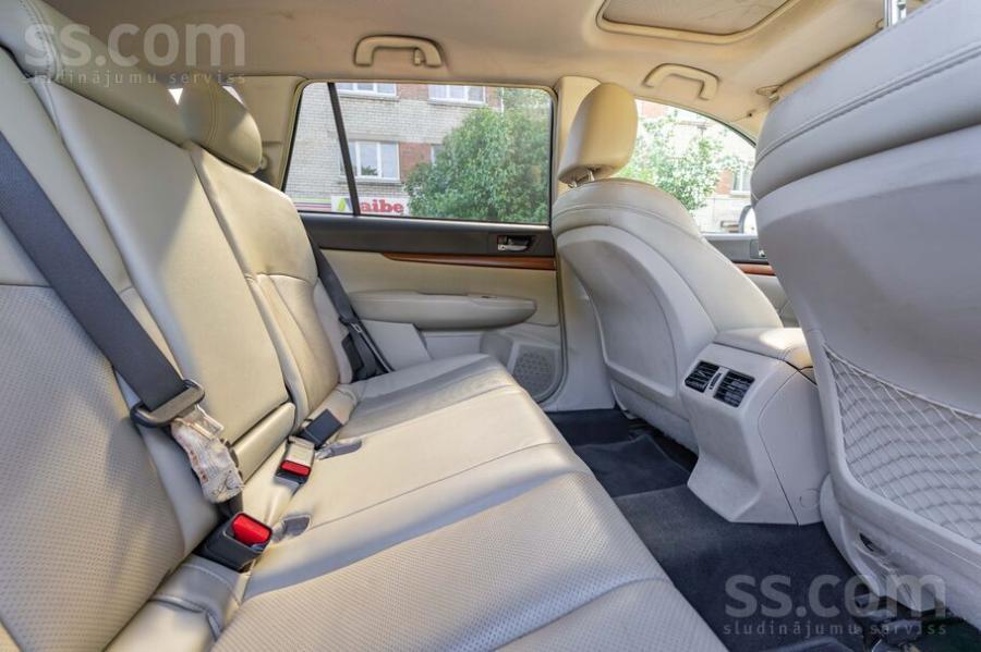 White Subaru Outback 2010 in Riga, with an engine capacity of 2.50 L and mileage of 259 thousand km for 5250 €, photo 14 on AUTOMOTO.COM.LV