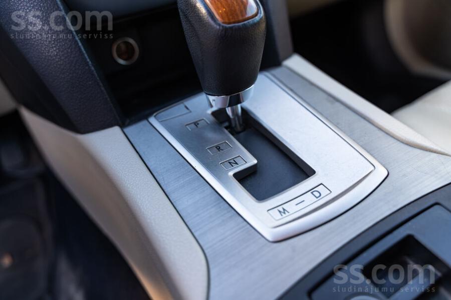 White Subaru Outback 2010 in Riga, with an engine capacity of 2.50 L and mileage of 259 thousand km for 5250 €, photo 25 on AUTOMOTO.COM.LV