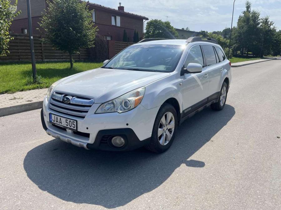 Balts Subaru Outback 2010 Kauņa, ar dzinēja tilpumu 2.46 L un nobraukumu 322 tūkst. km par 4300 €, foto 3 vietnē AUTOMOTO.COM.LV