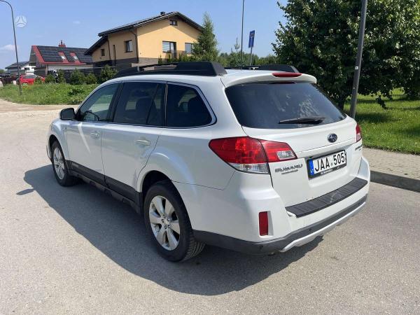 White Subaru Outback 2010 in Kaunas, with an engine capacity of 2.46 L and mileage of 322 thousand km for 4300 €, photo 3 on AUTOMOTO.COM.LV