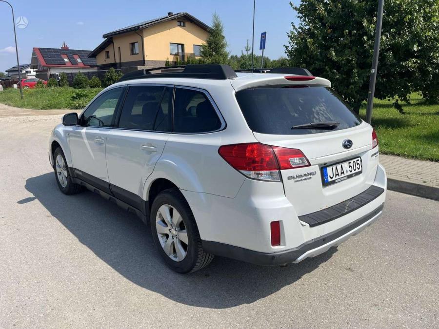 Balts Subaru Outback 2010 Kauņa, ar dzinēja tilpumu 2.46 L un nobraukumu 322 tūkst. km par 4300 €, foto 4 vietnē AUTOMOTO.COM.LV