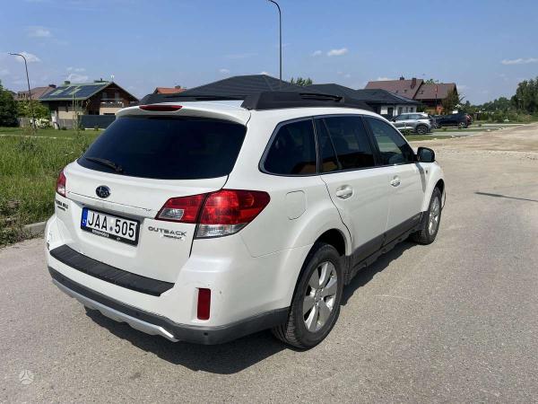 White Subaru Outback 2010 in Kaunas, with an engine capacity of 2.46 L and mileage of 322 thousand km for 4300 €, photo 4 on AUTOMOTO.COM.LV