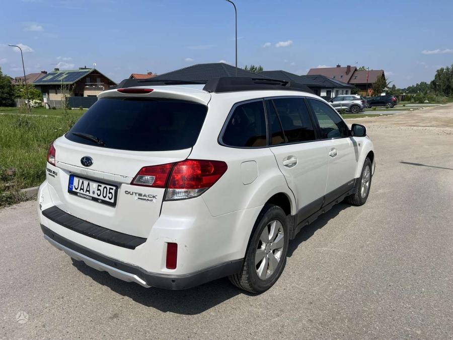 Balts Subaru Outback 2010 Kauņa, ar dzinēja tilpumu 2.46 L un nobraukumu 322 tūkst. km par 4300 €, foto 5 vietnē AUTOMOTO.COM.LV
